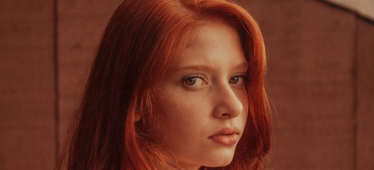 New study finds eight separate genes control red hair, not just MC1R ...